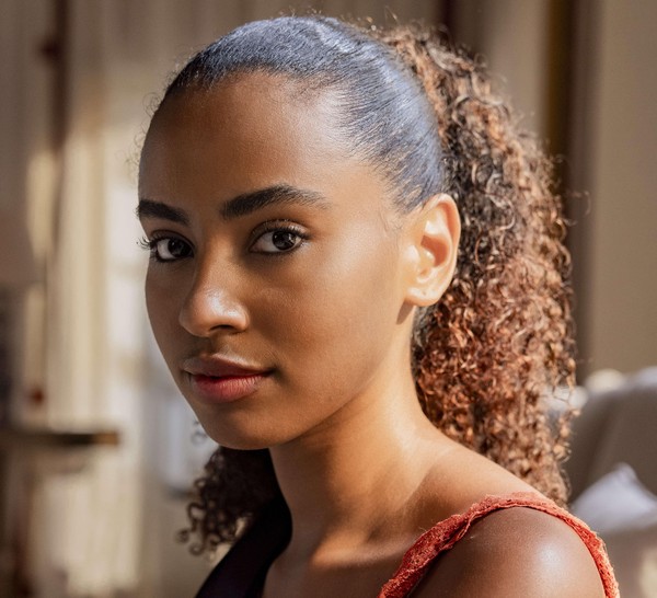 Em ‘Mania de você’, Mavi suspeita que Viola está viva