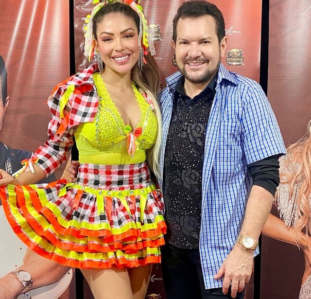 Ximbinha surpreende fãs em primeiro show após harmonização facial