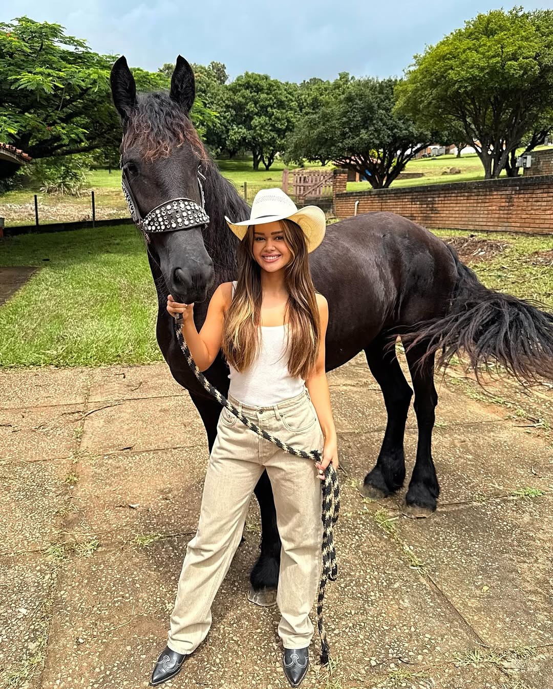 Em clima de romance, Franciny Ehlke posa com o marido: 'Vivendo um sonho'