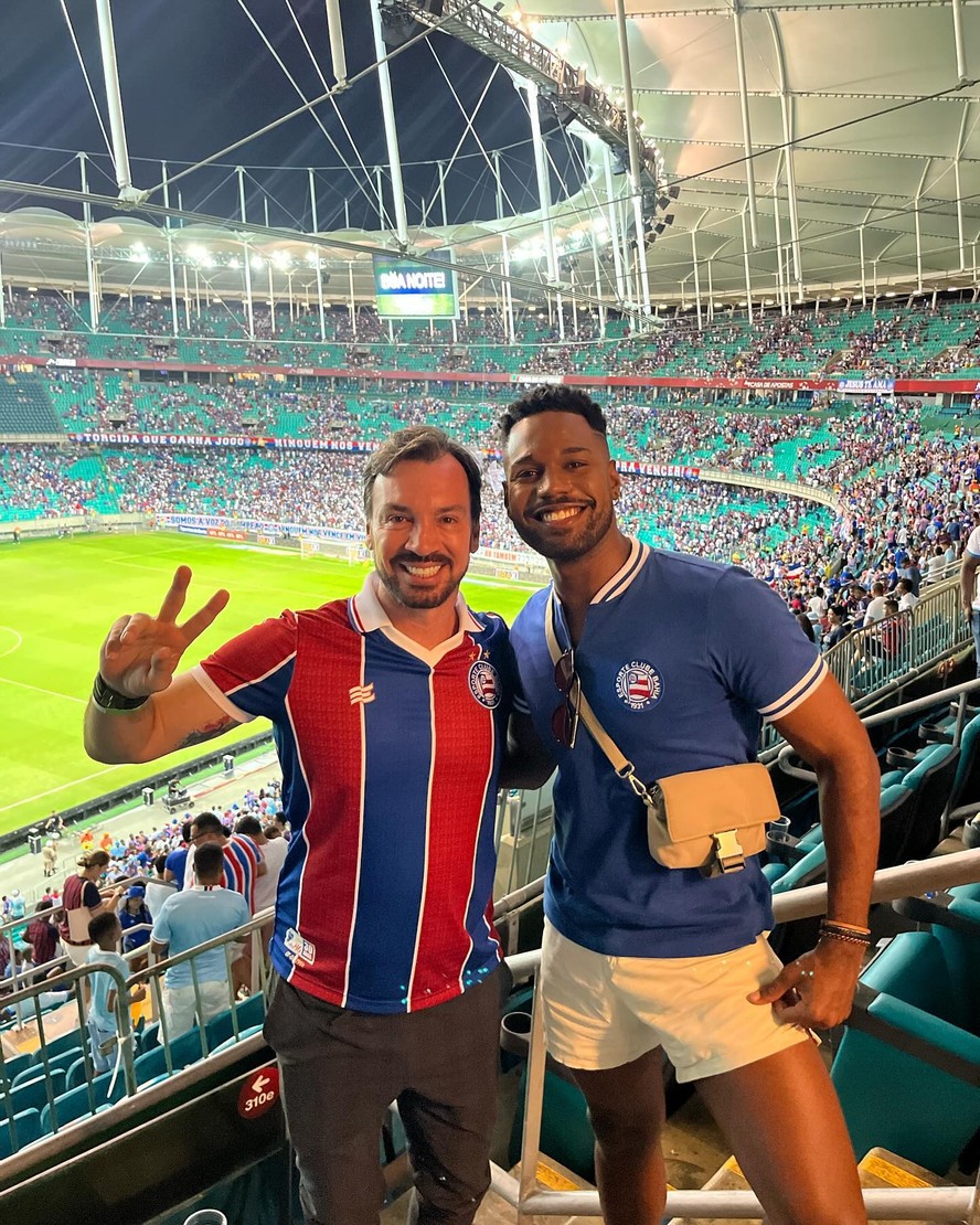 Presidente do Bahia aparece com o namorado em estádio em dia de clássico