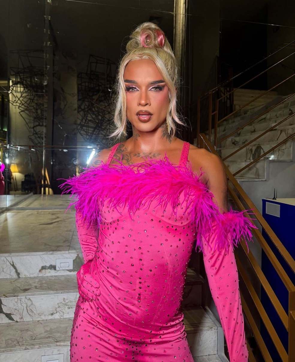 Drag queen Lia Clark surpreende ao aparecer 'desmontada' e ganha ...