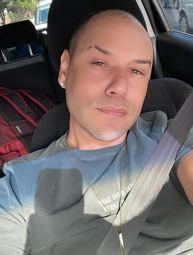 Intérprete da Narcisa do 'Eliana', Tiago Barnabé surge de cara limpa ao ...