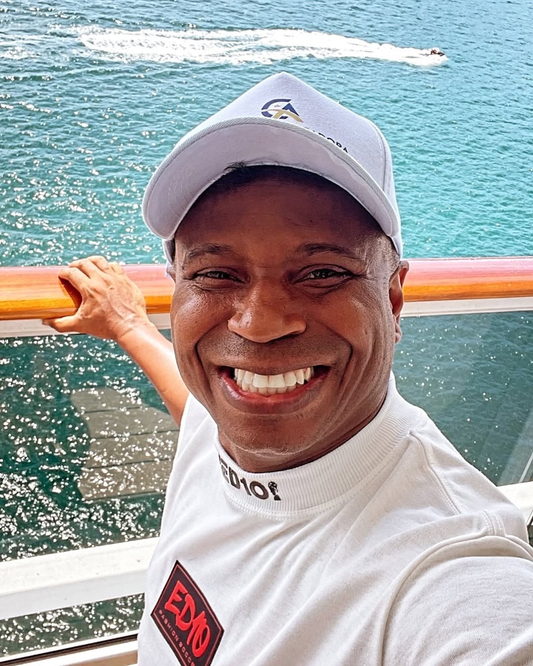 Edilson Capetinha atende o big fone no 'BBB 26' e bate-boca com Milena ...