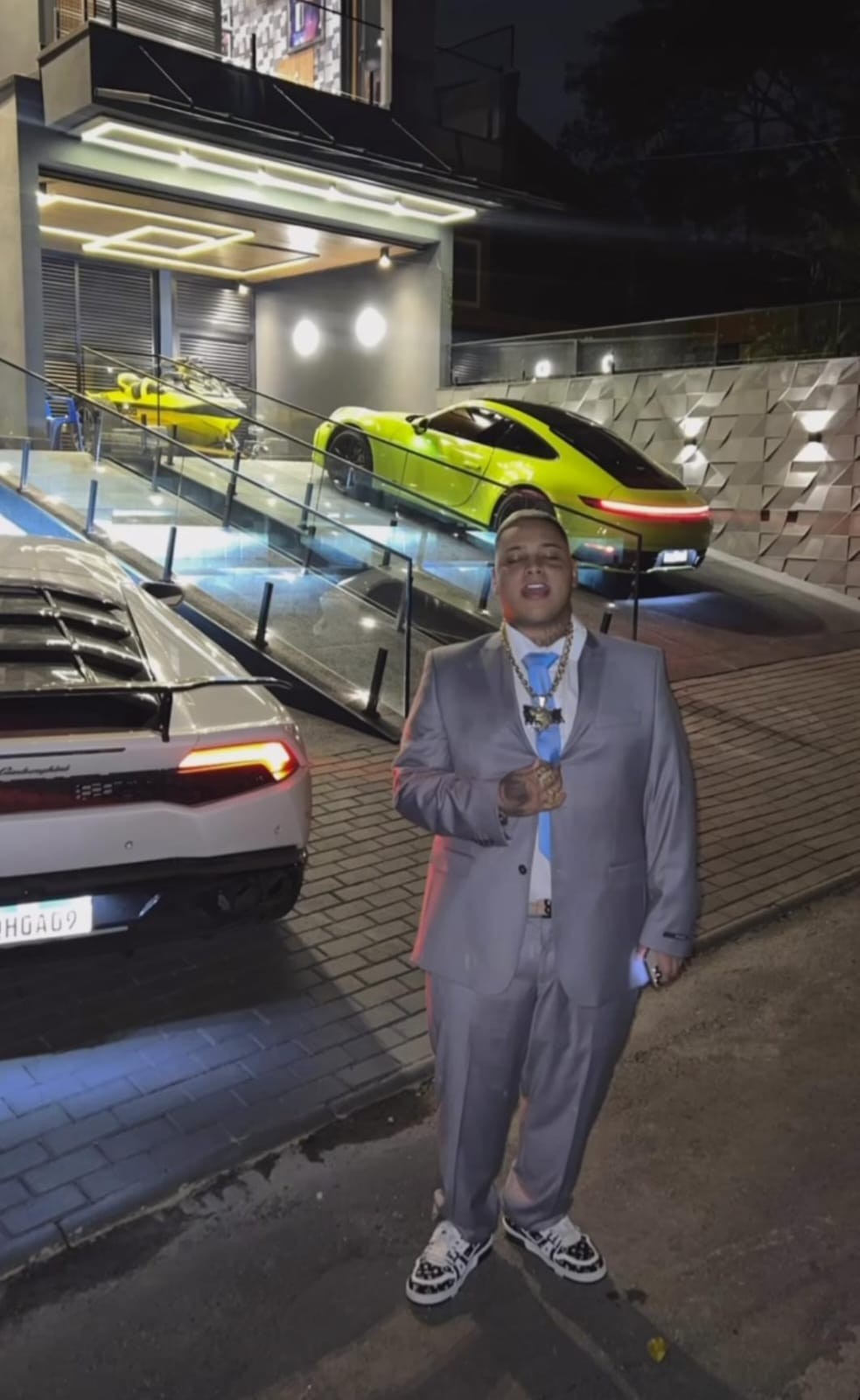 MC Ryan surpreende ao envelopar Lamborghini em homenagem ao Corinthians ...