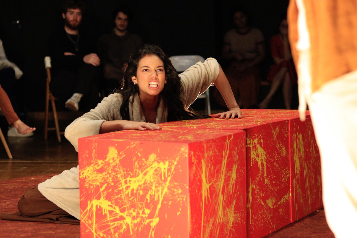 Ex-BBB Alane estreia como atriz em peça no Rio: 'Foi especial'