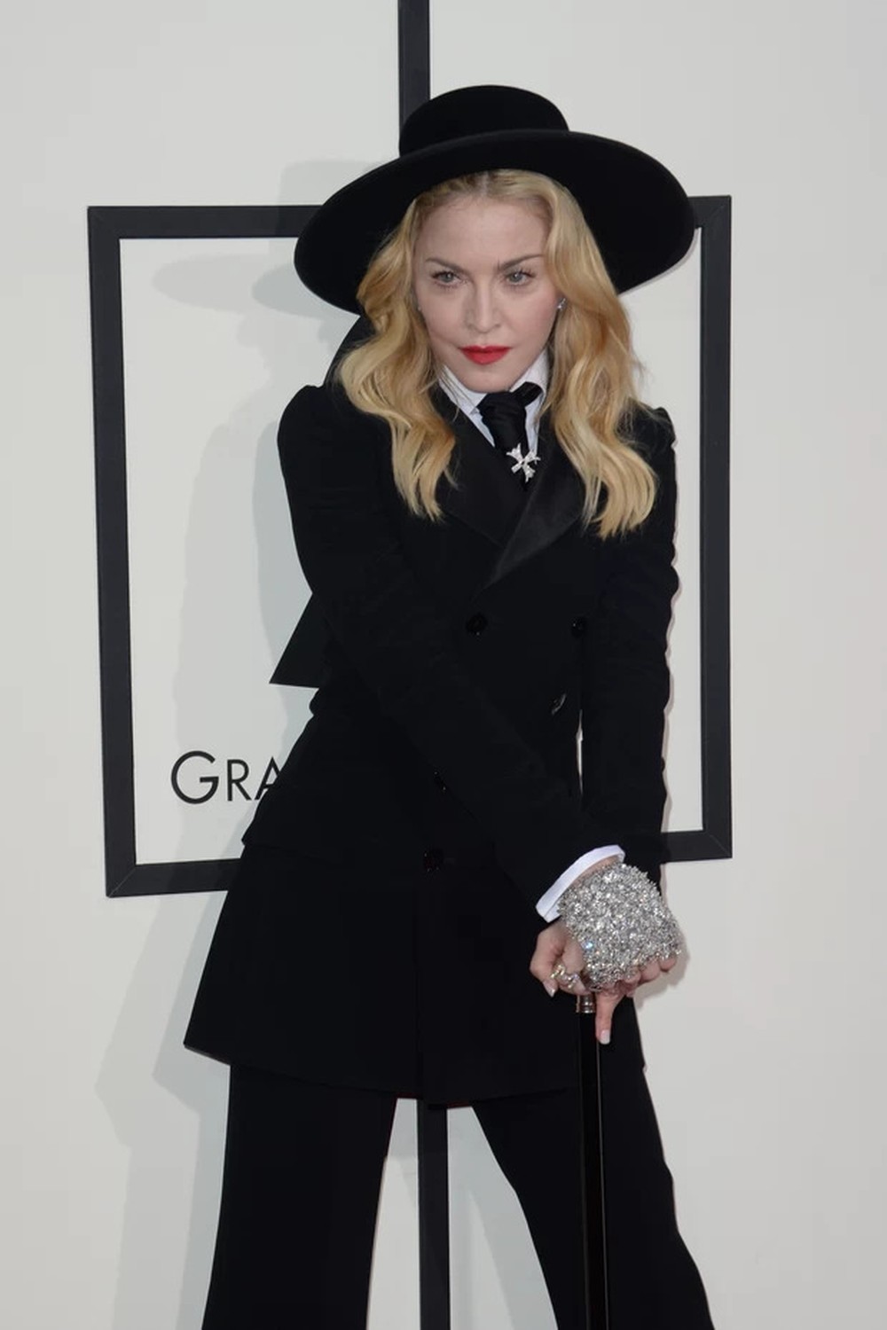 Lingerie à mostra, batom vermelho... Veja oito vezes em que Madonna reinou no universo da moda