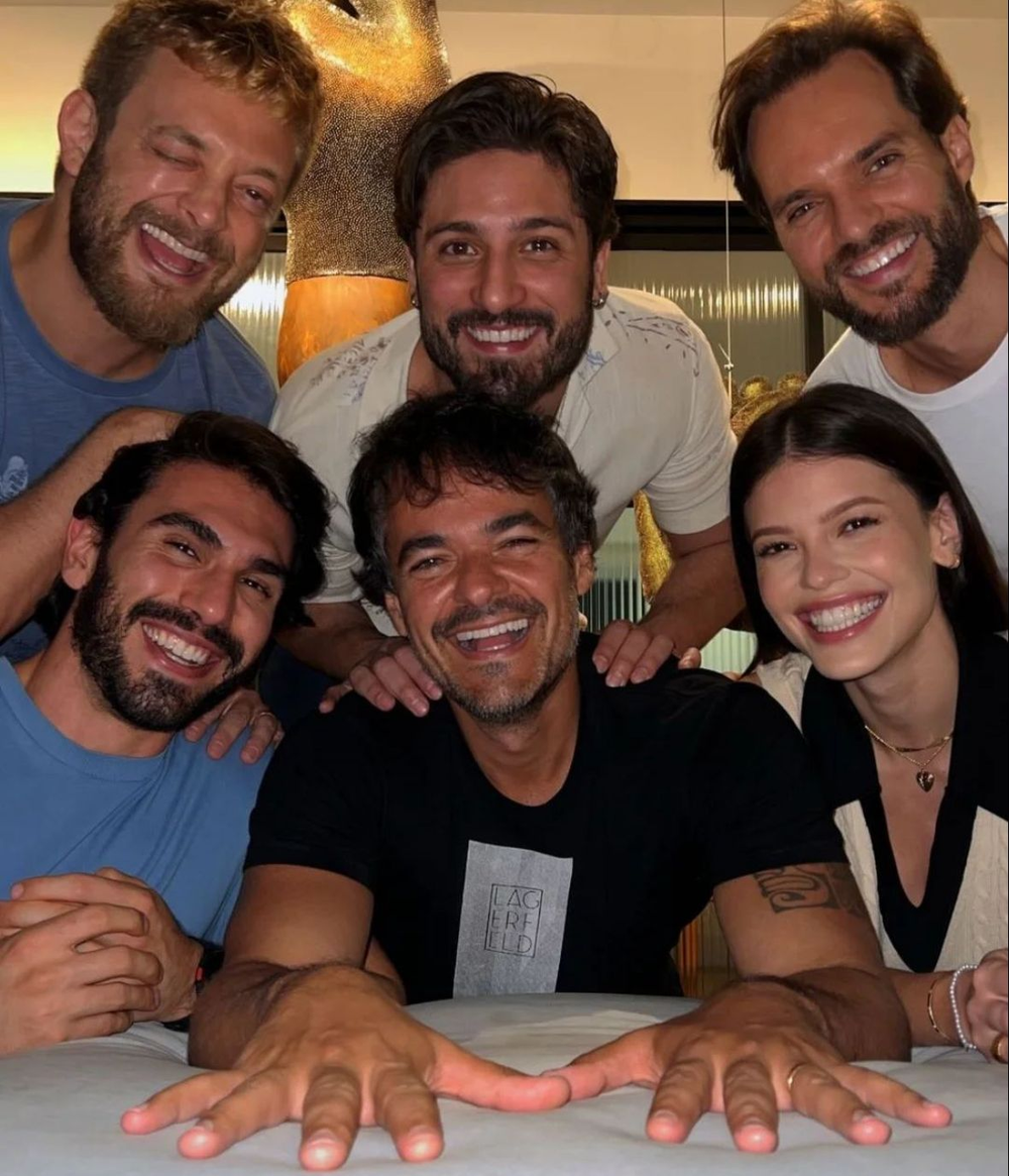 Daniel Rocha e Vitória Strada vão à praia juntos, mas evitam fotos após críticas por assumirem o ...