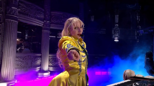 Sarah Sheeva detona show e público de Lady Gaga: 'Culto a Satanás'
