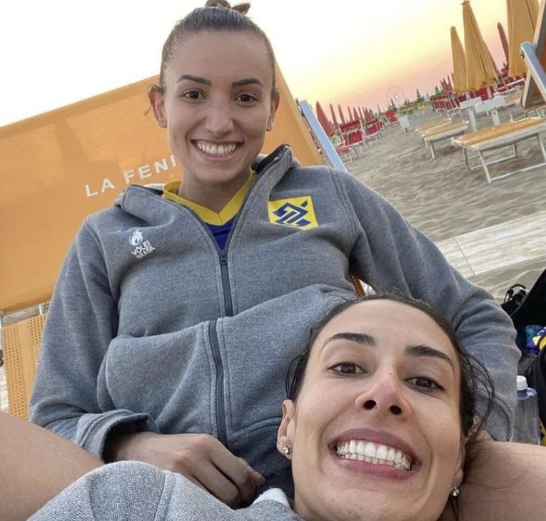 Sheilla Castro e Gabi Guimarães mantêm namoro discreto na seleção ...
