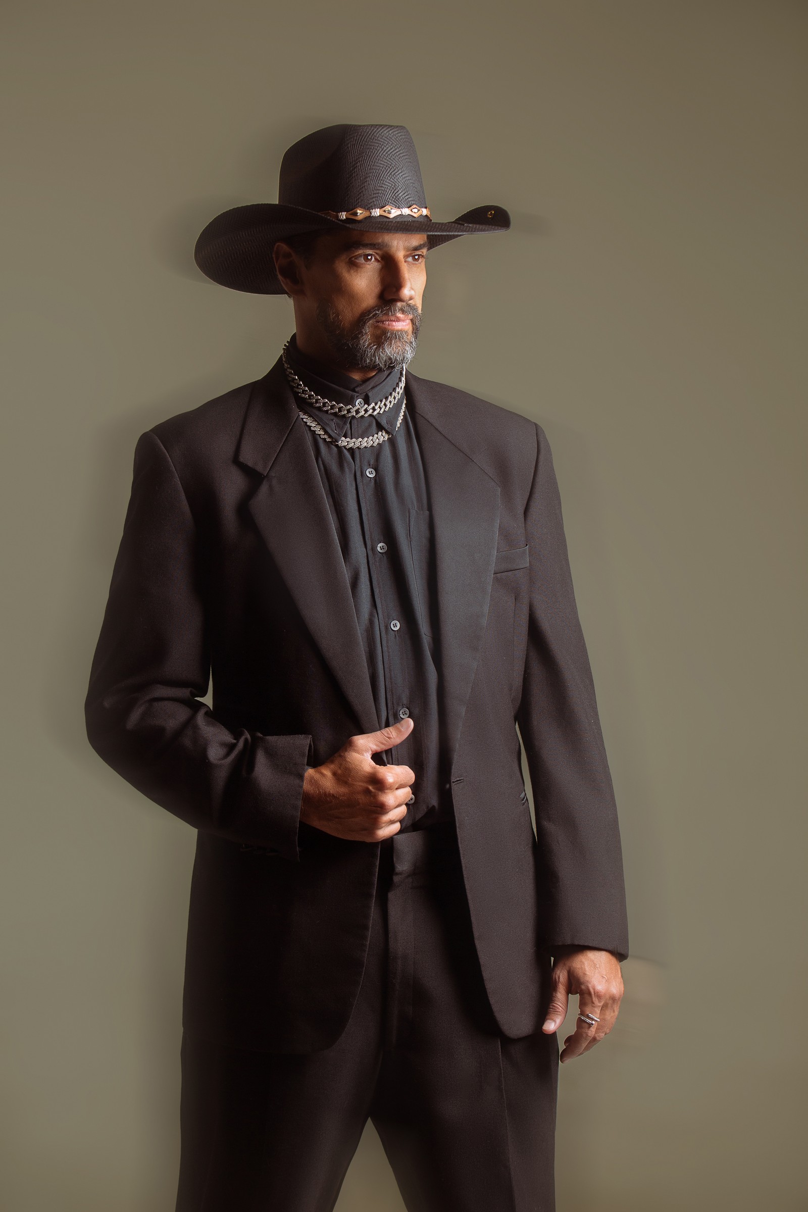 Fora do 'BBB 26', Alberto Cowboy faz 50 anos e anuncia casamento no ...