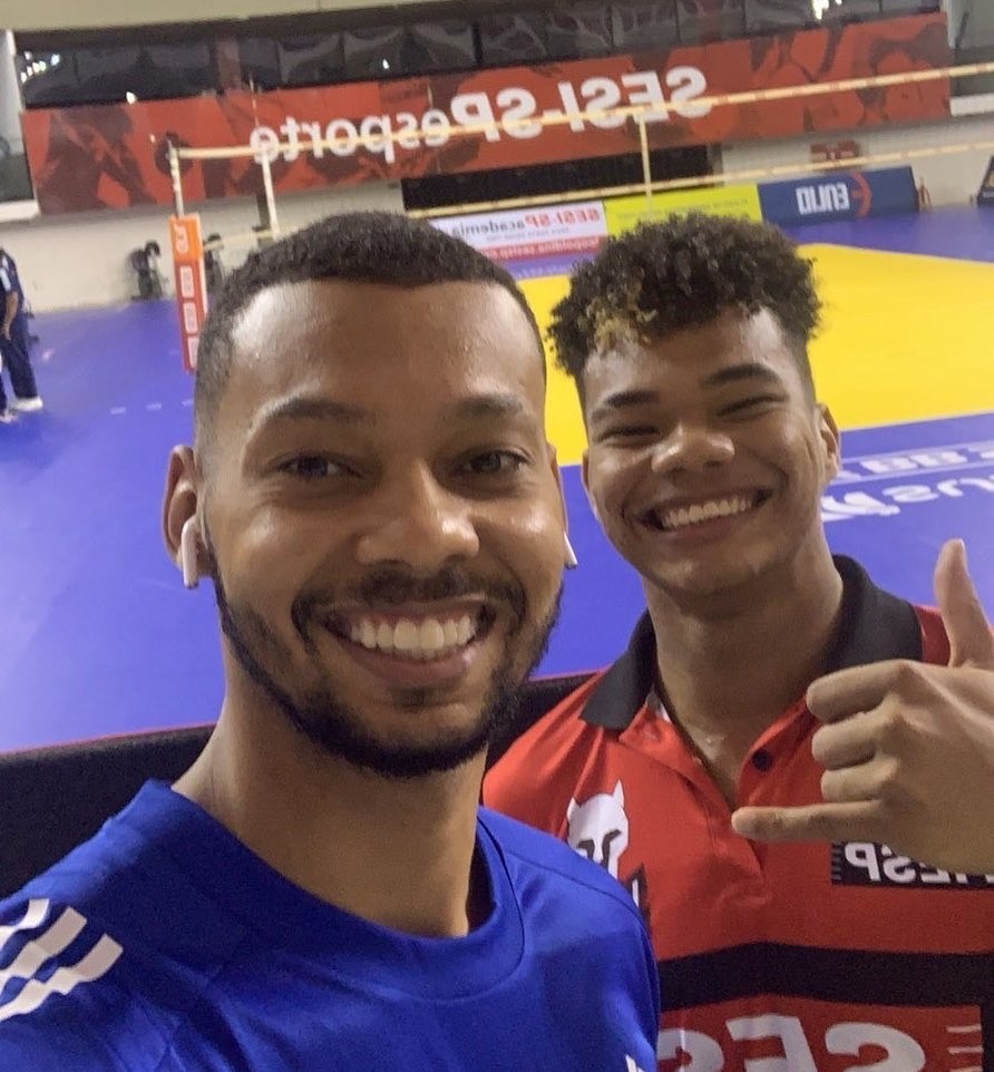 Irmãos e companheiros de quadra, Darlan e Alan do vôlei fazem sucesso ...