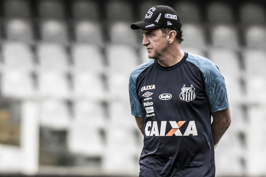 Santos anuncia contratação do técnico Cuca
