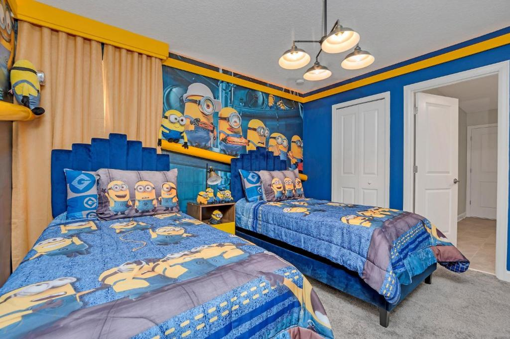 Mansão temática de Deborah Secco com nove quartos nos EUA pode ser alugada por R$ 3 mil a diária ...