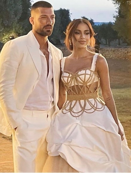 Após publicar fotos com novo namorado, Anitta se declara: 'Meu amor'