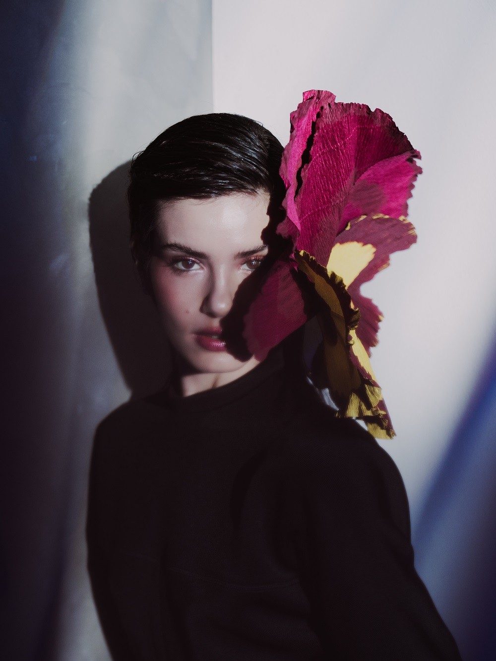 Camila Queiroz posa deslumbrante com grifes internacionais para ensaio ...