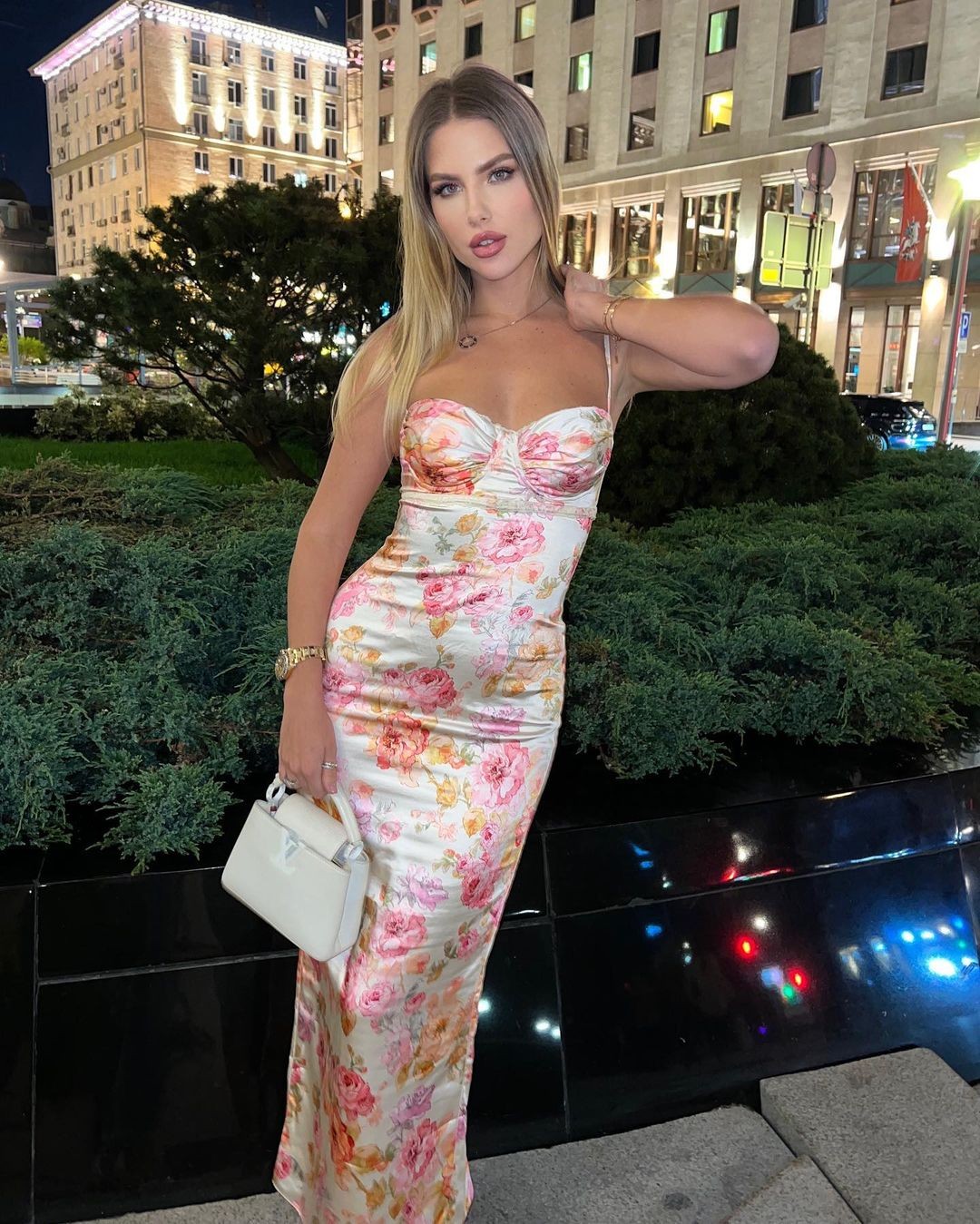 Ex do jogador Luiz Adriano, modelo russa faz ensaio exibindo barrigão de 1º filho com empresário ...