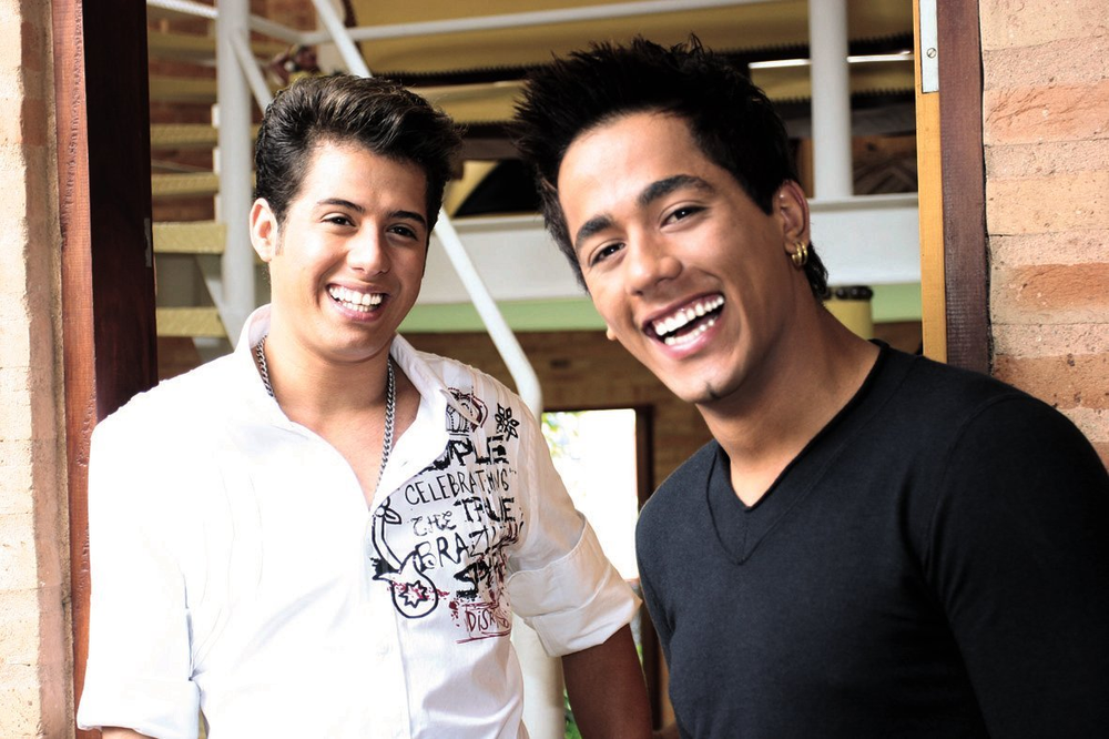 Sertanejo Hugo, da dupla com Tiago, surge bem diferente na web após lipo