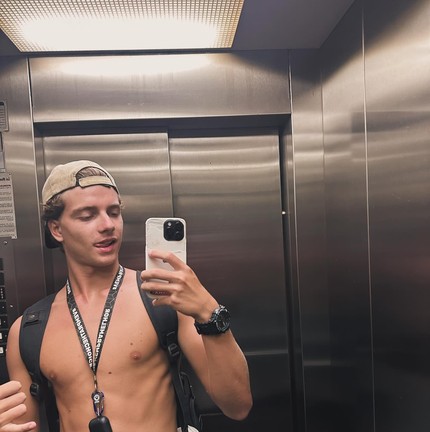 Aos 19 anos, filho galã de Mario Gomes lança música e dá início à ...