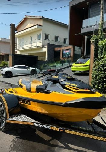 Garagem de R$ 20 milhões: Lamborghini e Ferrari dividem espaço com ...