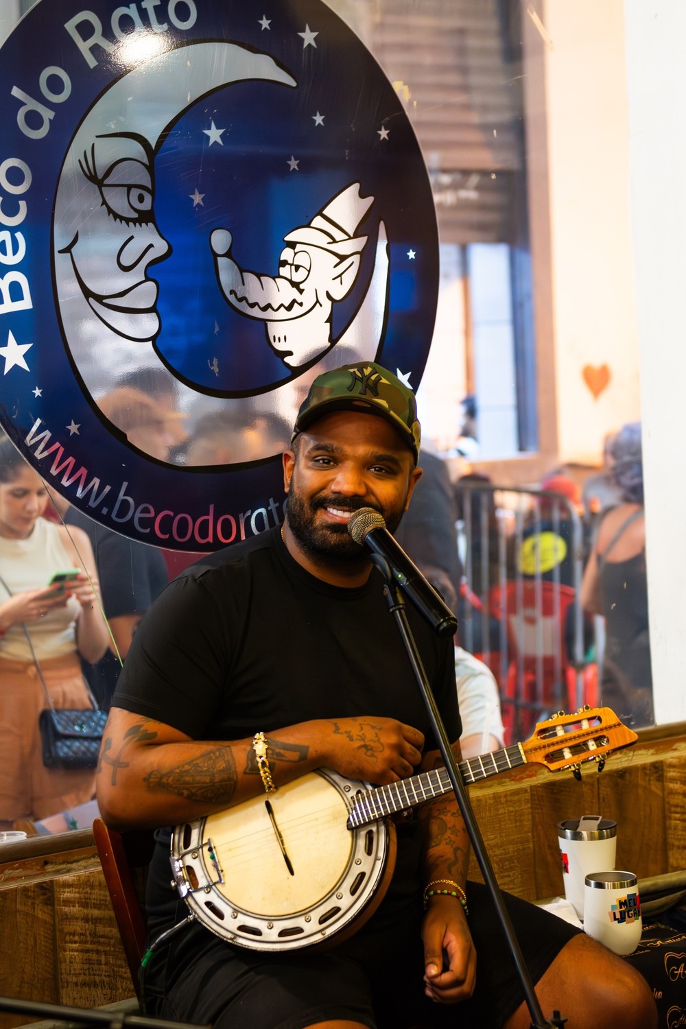 Nos 20 anos do Beco do Rato, reduto do samba no Rio, Arlindinho recorda ...