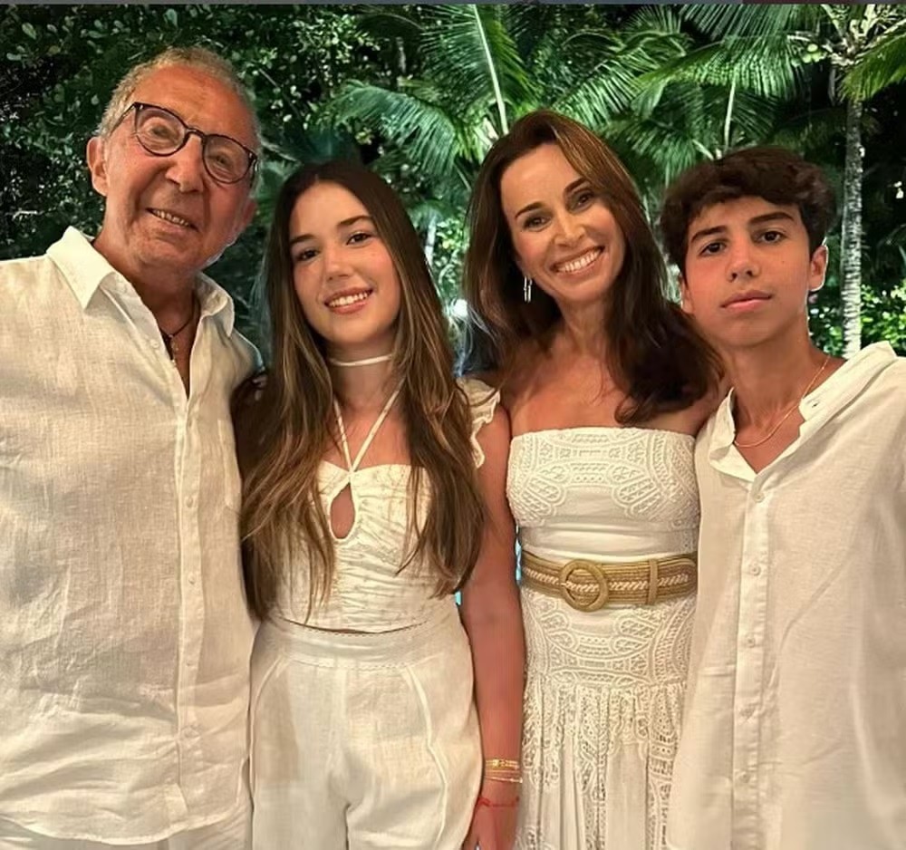 Família de Abilio Diniz presta homenagem ao empresário em missa ...