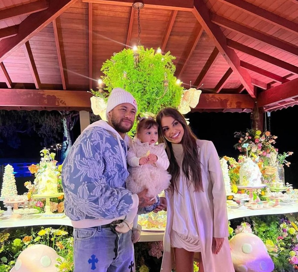 Amanda Kimberlly se muda de mansão dada por Neymar à filha Helena após ...