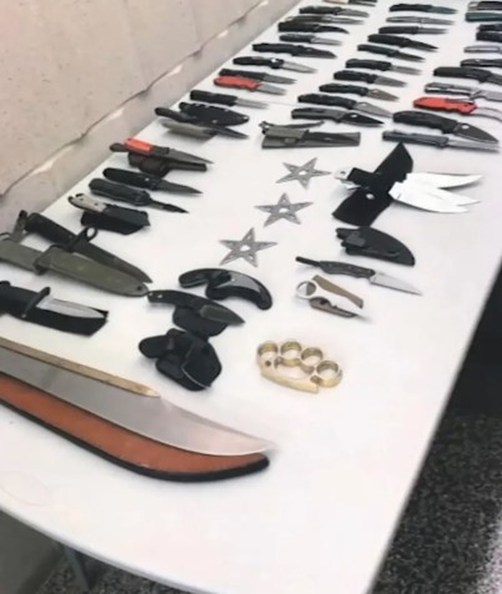Postagens 'descaradas' no Facebook fazem polícia achar arsenal de armas ...