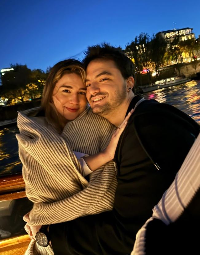 Em Paris, Felipe Neto comemora 1 ano de namoro e se hospeda em suíte ...