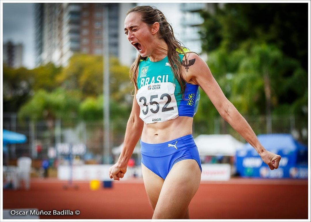 Atleta Flávia Maria de Lima chora ao dizer que ex-marido quer tirar a ...