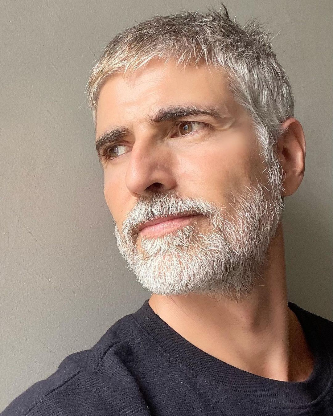 No aniversário de 52 anos de Reynaldo Gianecchini, relembre os visuais que fizeram o público ...