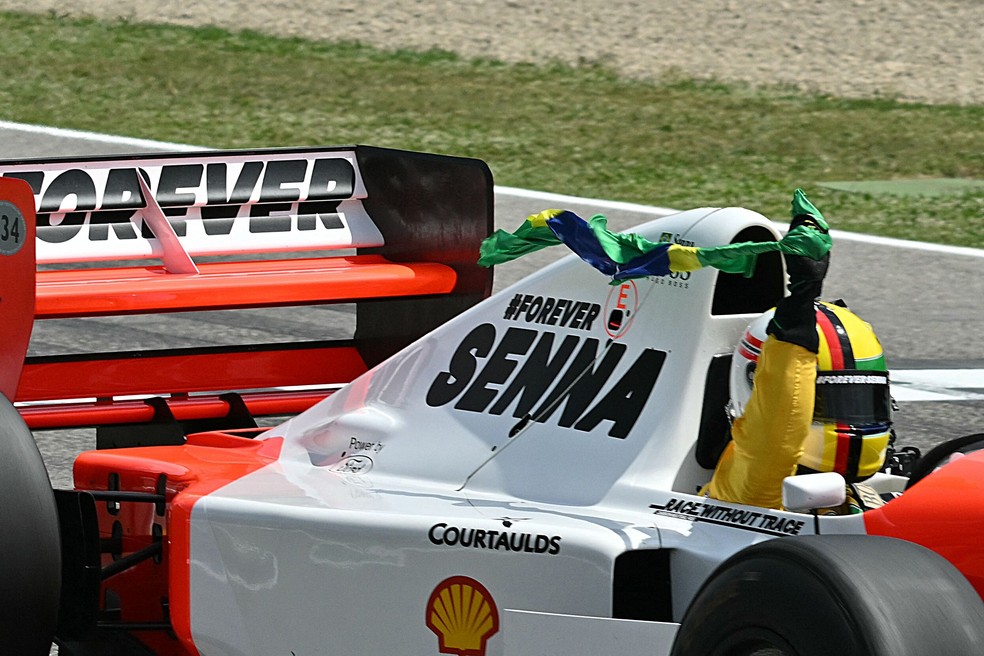 Pilotos da Fórmula 1 celebram Ayrton Senna na etapa de Ímola; veja ...
