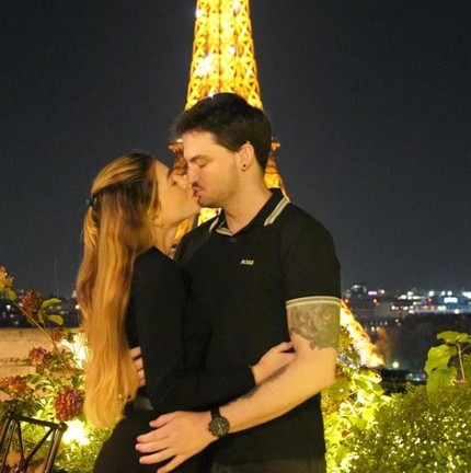 Em Paris, Felipe Neto comemora 1 ano de namoro e se hospeda em suíte ...