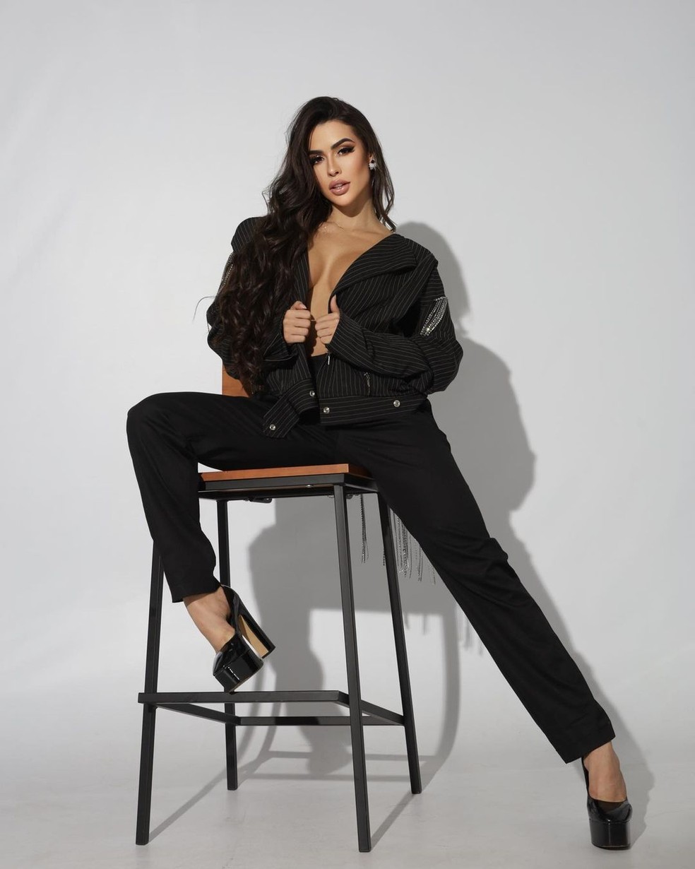 Tierry e modelo Mikaely Amorim fazem primeiro ensaio juntos após assumir namoro