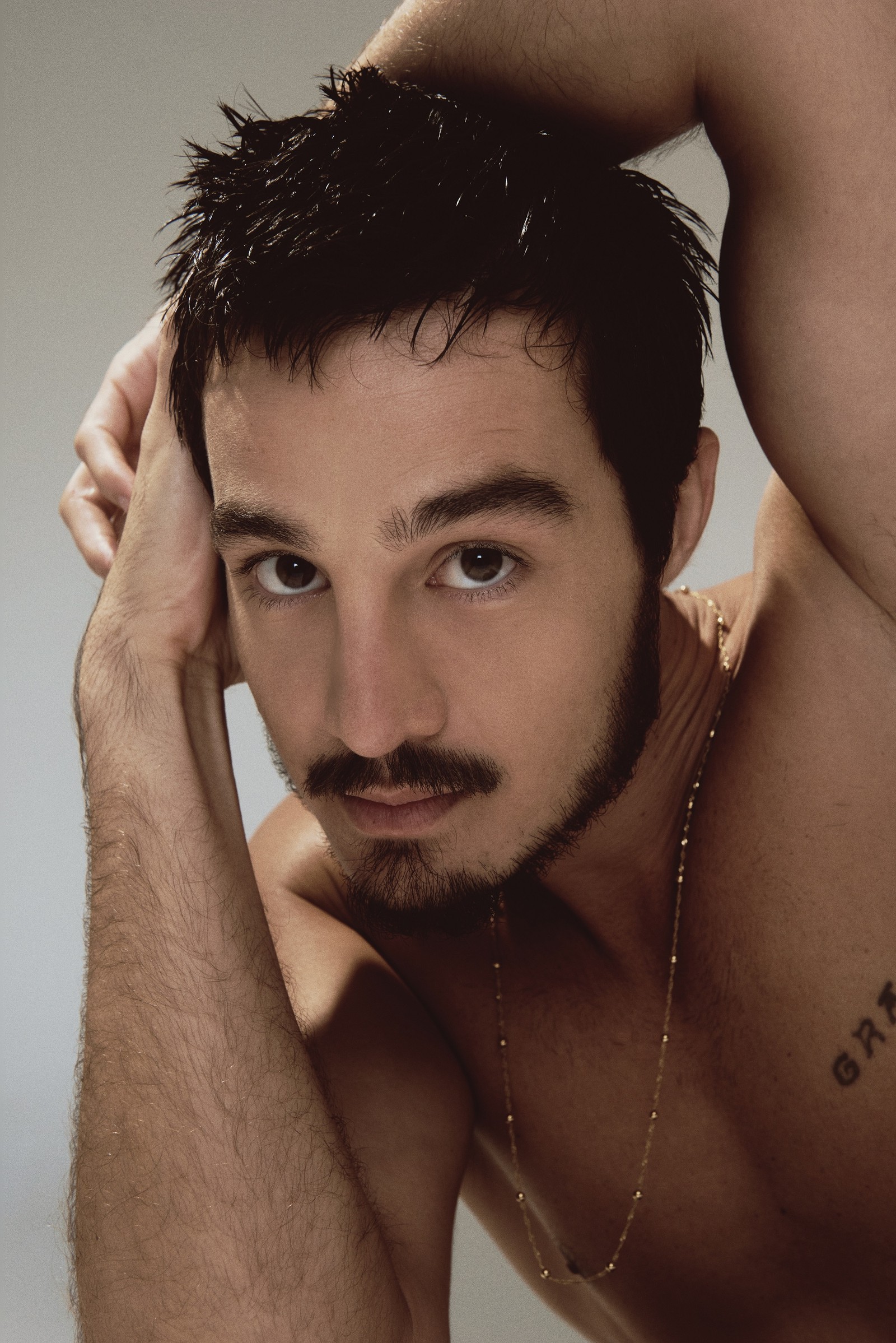 Tiago Iorc fala sobre retorno após períodos sabáticos e três anos sem ...