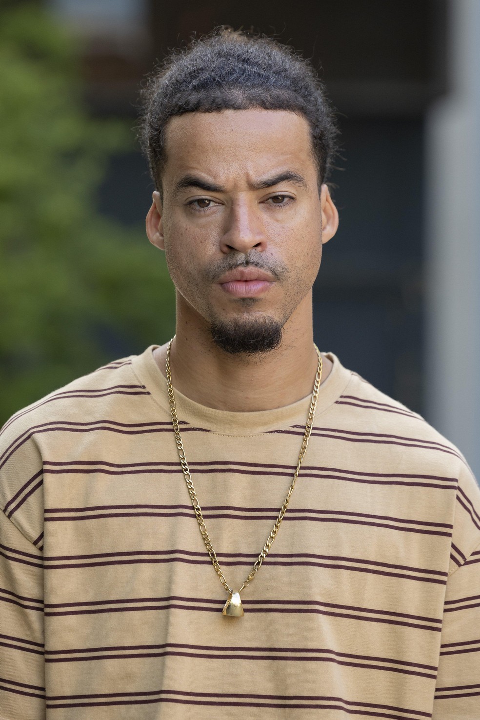 Em ‘Dona de mim’, Ryan reencontra Kami e Dedé após sair da prisão