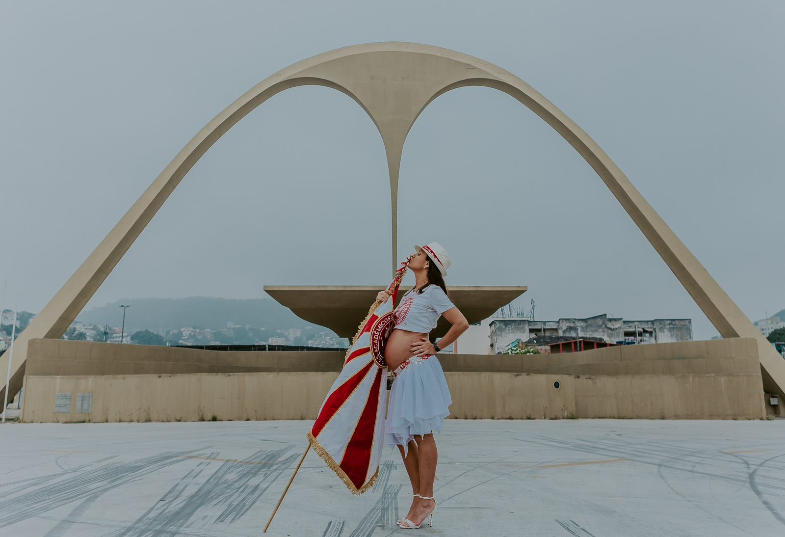 Três meses após separação, chefão da Viradouro e Thamires Hauch surgem ...