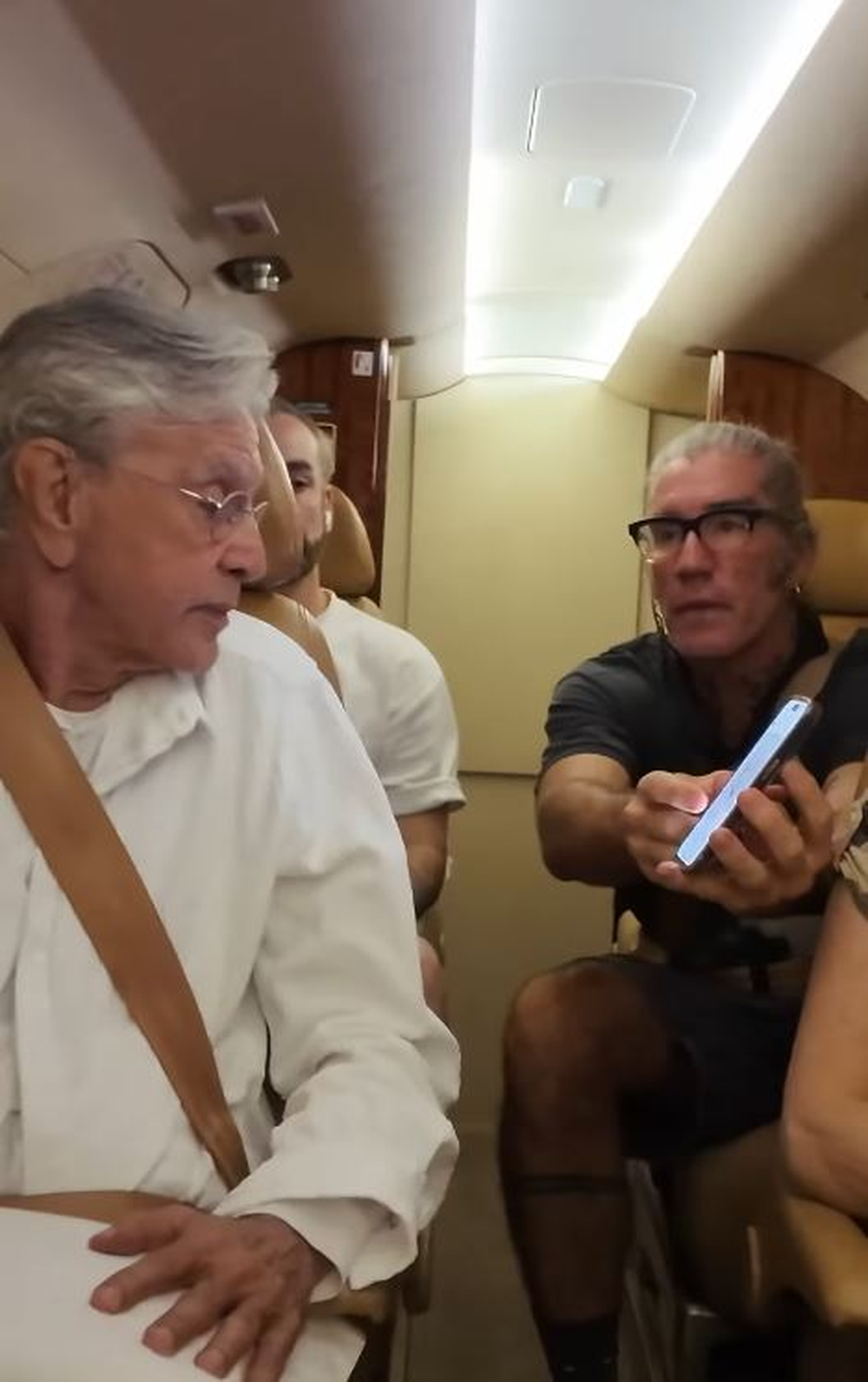 Escolta, irmãos separados e cama no camarim: os bastidores da turnê de ...