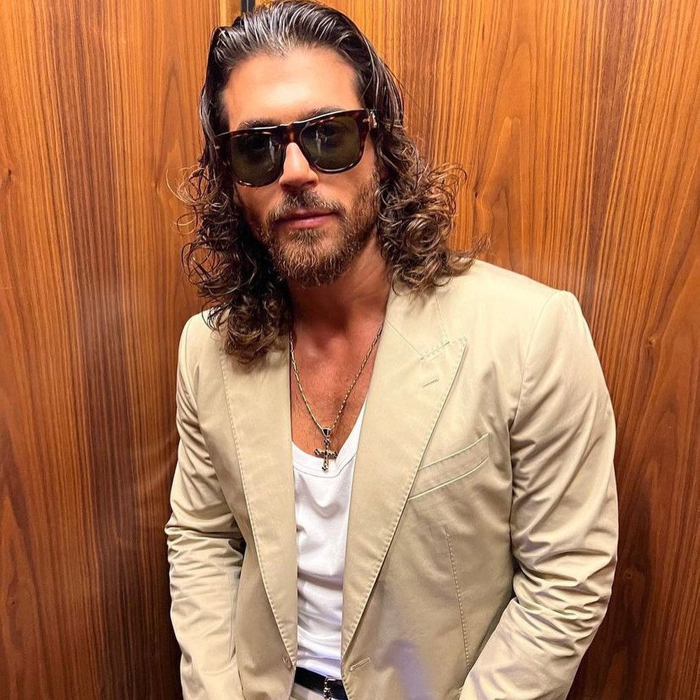 Ator turco Can Yaman ganha surpresa de fãs brasileiras com vídeo que será reproduzido 1750 vezes ...
