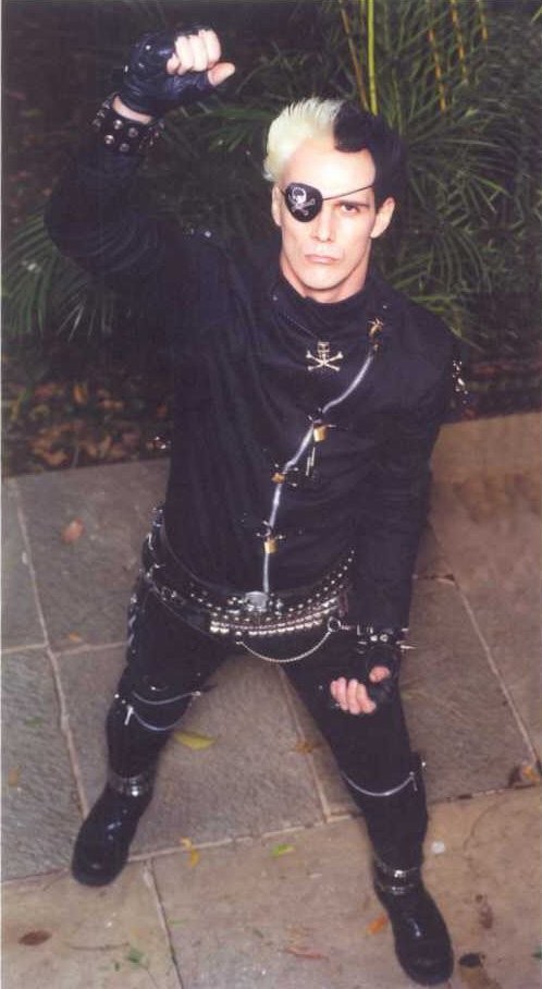 Supla relembra ensaio nu só com acessórios: 'Uma sessão de fotos divertida'