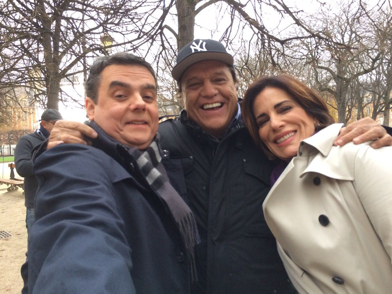 Dennis Carvalho deixa cinema em cadeira motorizada nas primeiras fotos ...