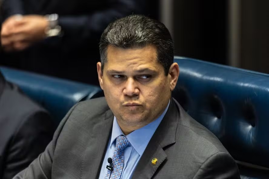Fim da escala 6x1: Alcolumbre indica que PEC passará por comissões, mas ...