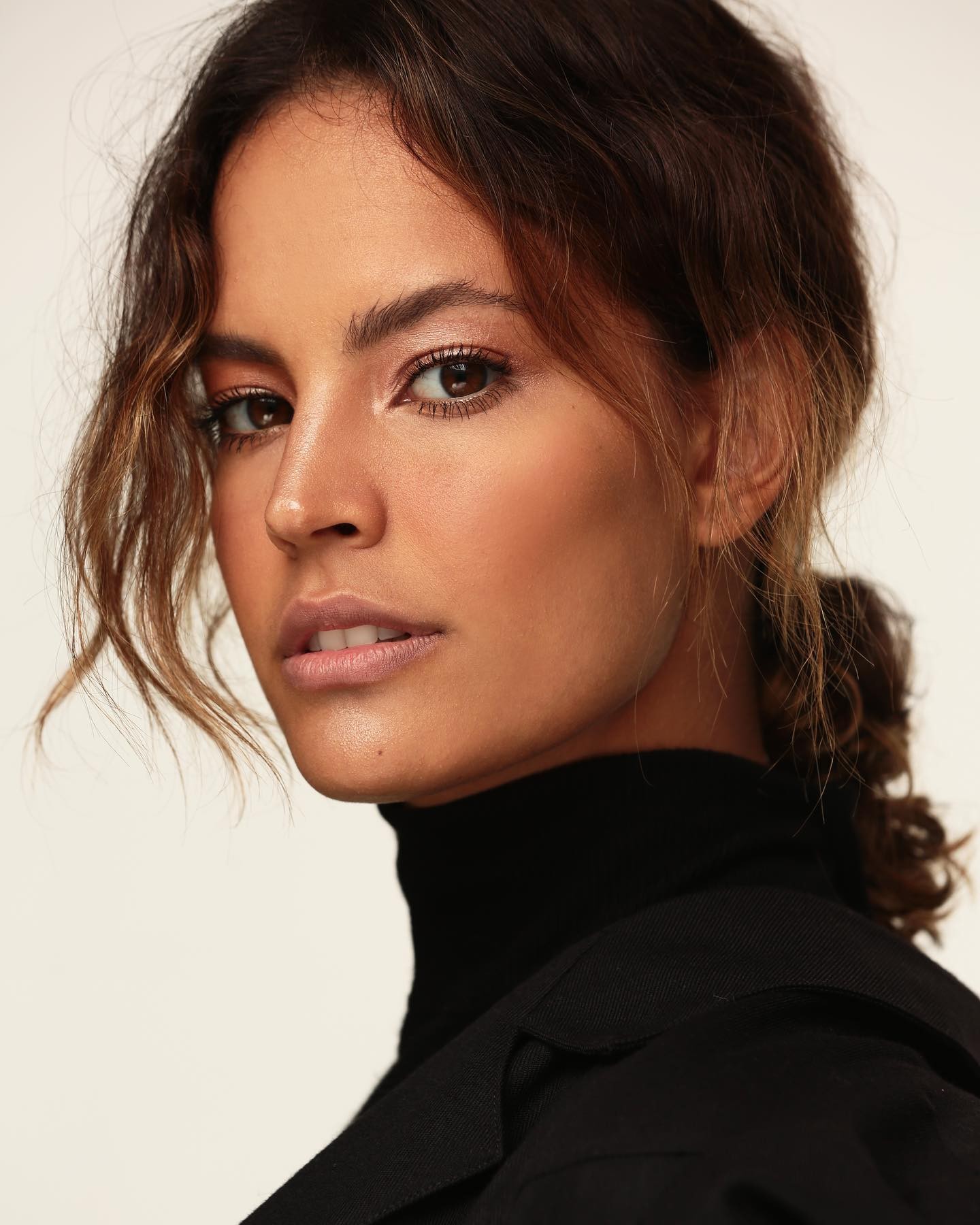 Aos 26 anos, sobrinha de Helena Ranaldi estreia como atriz profissional