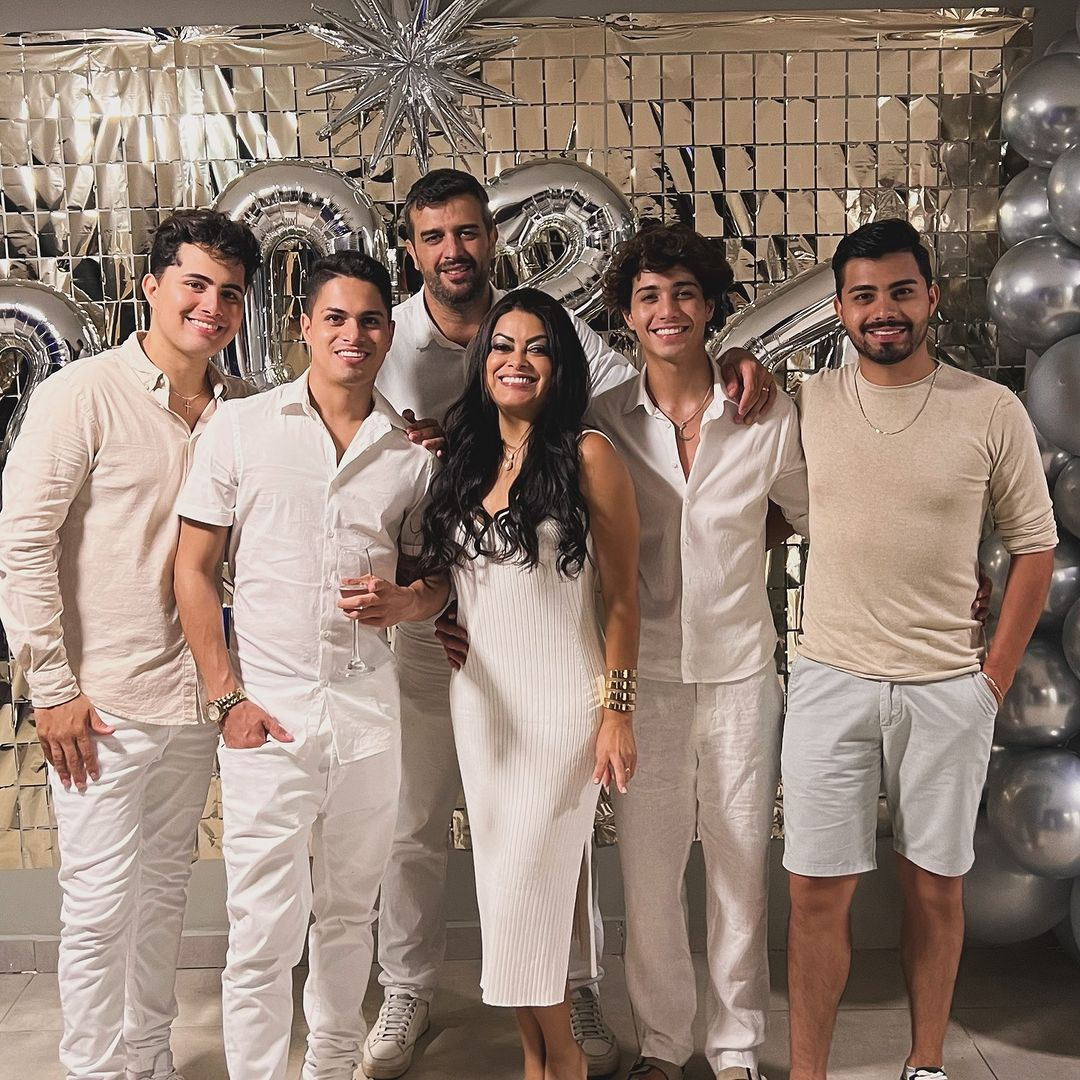 Cantora gospel se manifesta após 3º filho revelar homossexualidade ...