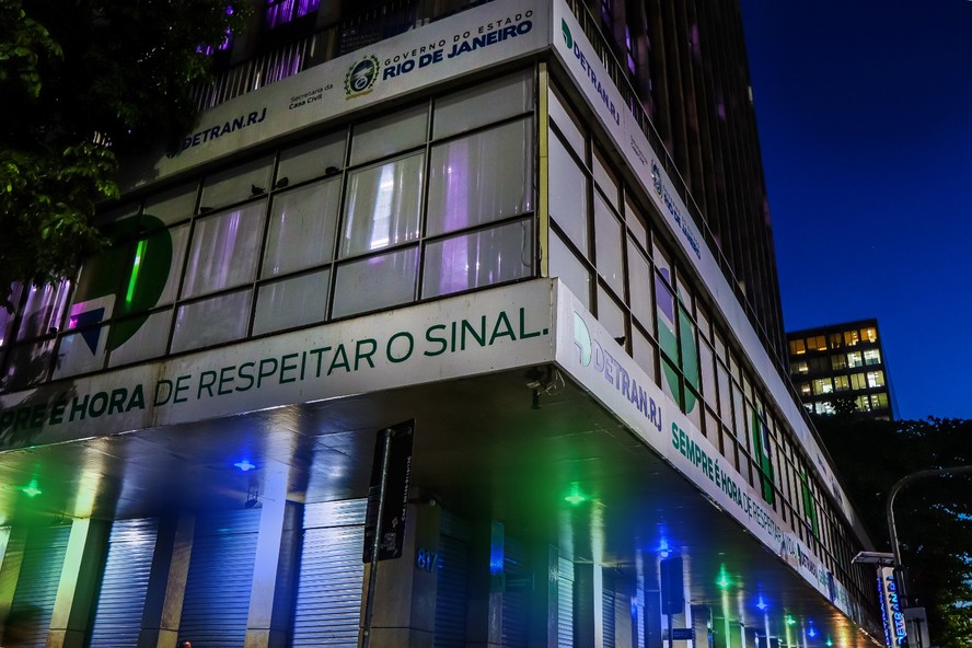 Detran RJ divulga calendário de licenciamento anual de veículos de 2026