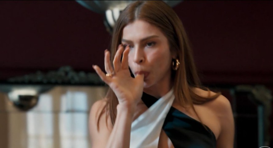 Em 'Três Graças', Arminda engana Zenilda após jantar caótico: 'Amiga ...