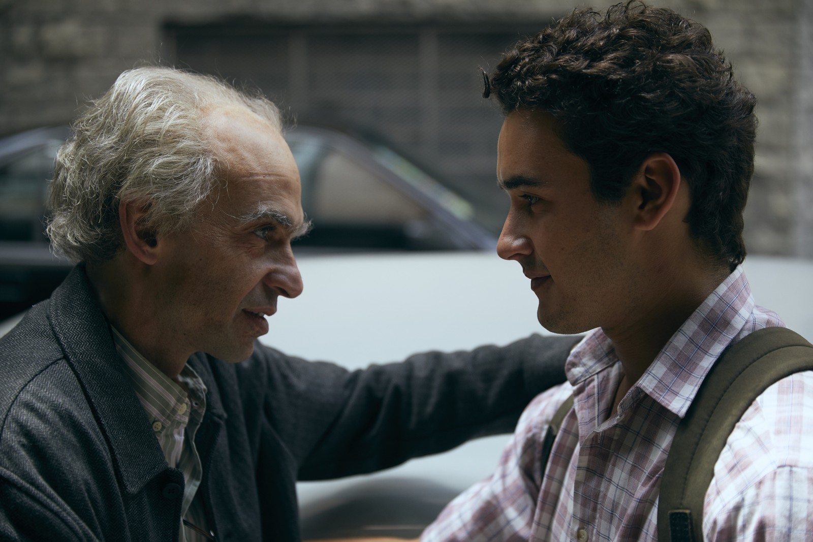 Intérprete de Betinho em série, Julio Andrade se emociona ao visitar a ...