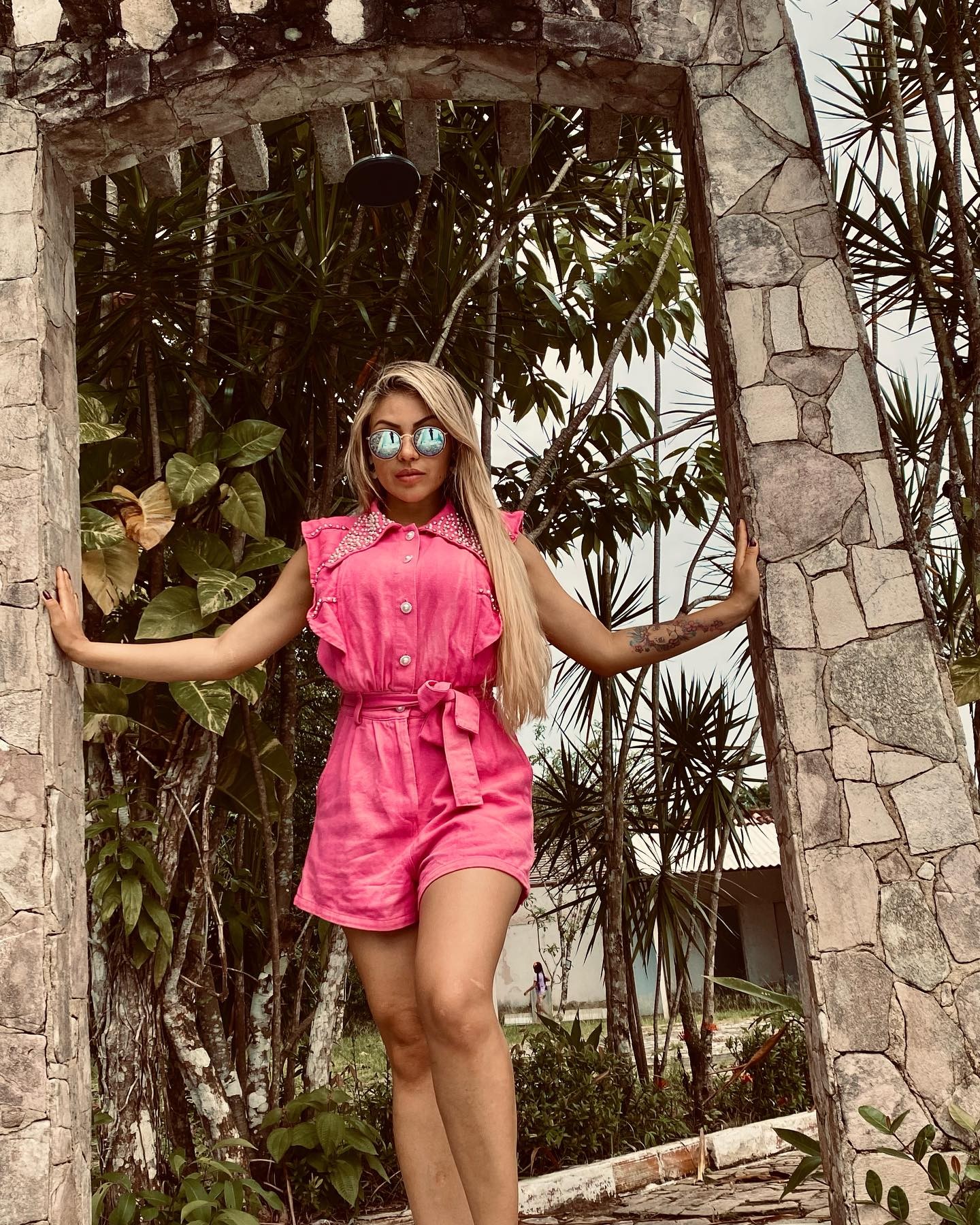 Ximbinha viaja em turnê com 'nova Joelma' e escoltado pela atual mulher