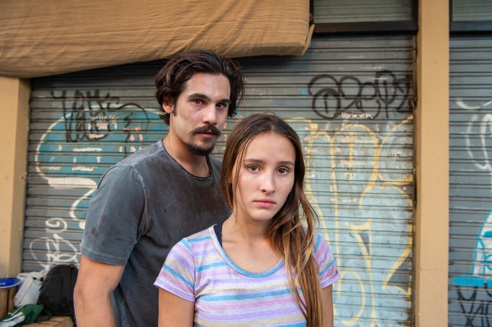 Nicolas Prattes revela que teve que reaprender cenas de sexo para ...