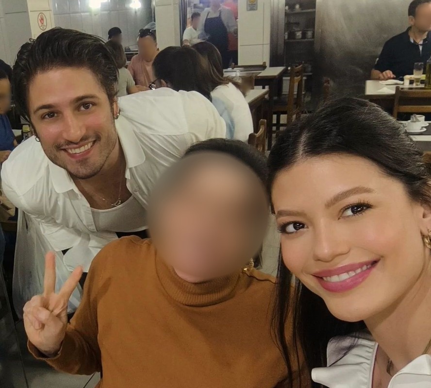 Fã mostra Daniel Rocha e Vitória Strada em restaurante após Nívea Maria ...