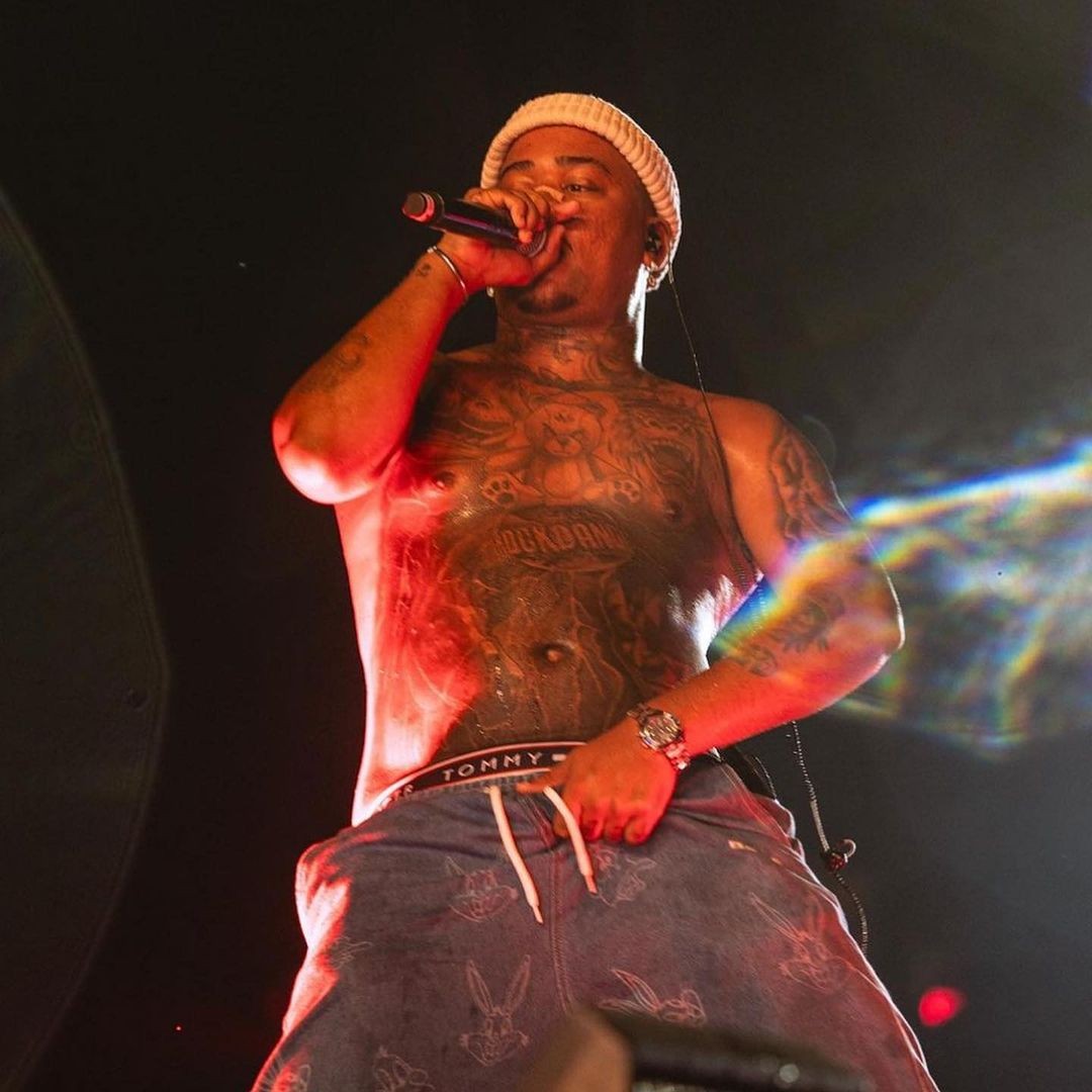 Rapper Major RD relata que teve carro atingido por oito tiros na ...